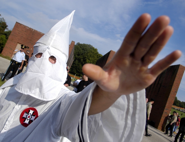 Ku Klux Klan, quando il razzismo indossa il cappuccio | Fanpage