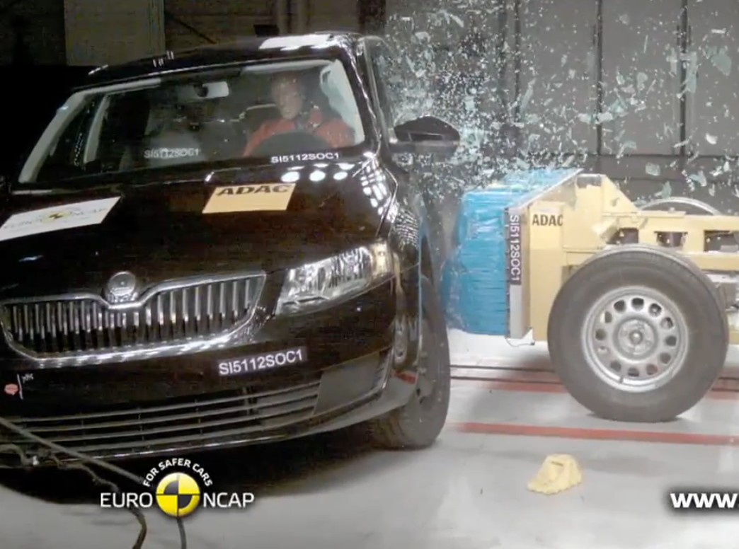 I crash test premiano Skoda Octavia, Renault Zoe, Toyota Auris e Rav4 ...