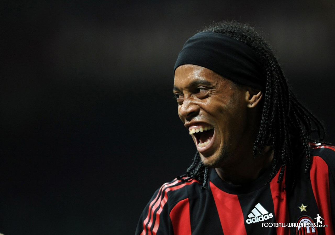 Milan, Ronaldinho:voglio rimanere in rossonero fino a 40 anni come ...