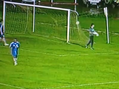 Video papera: in Brasile il peggior portiere della storia del calcio