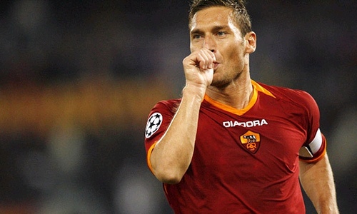 Roma-Lazio 2-0: Totti affossa i biancocelesti in un derby infuocato