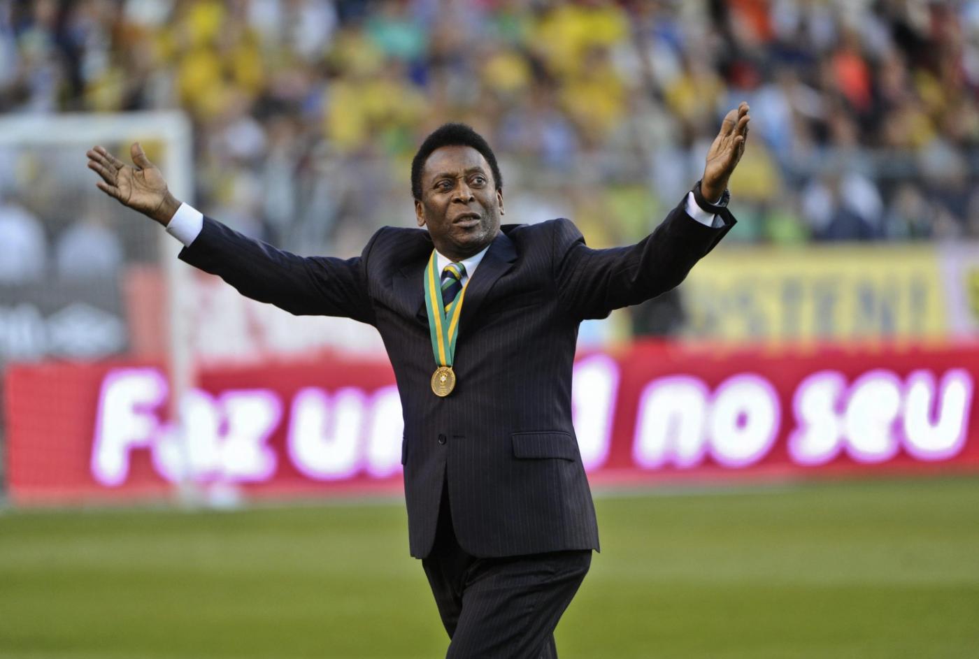 Pelé vince il Golden Foot Awards, è lui il miglior calciatore di sempre?