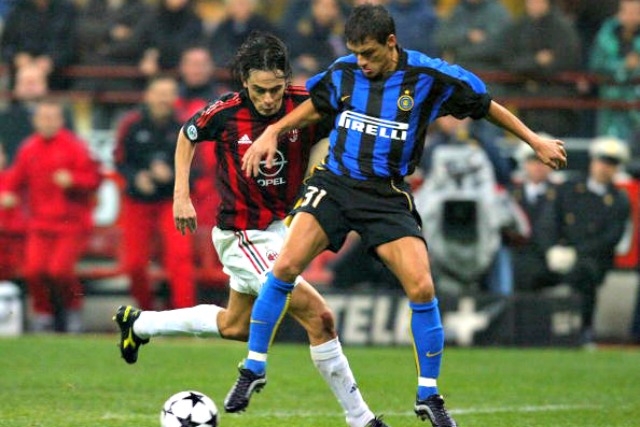 Nelson Vivas prende a pugni un tifoso (video)