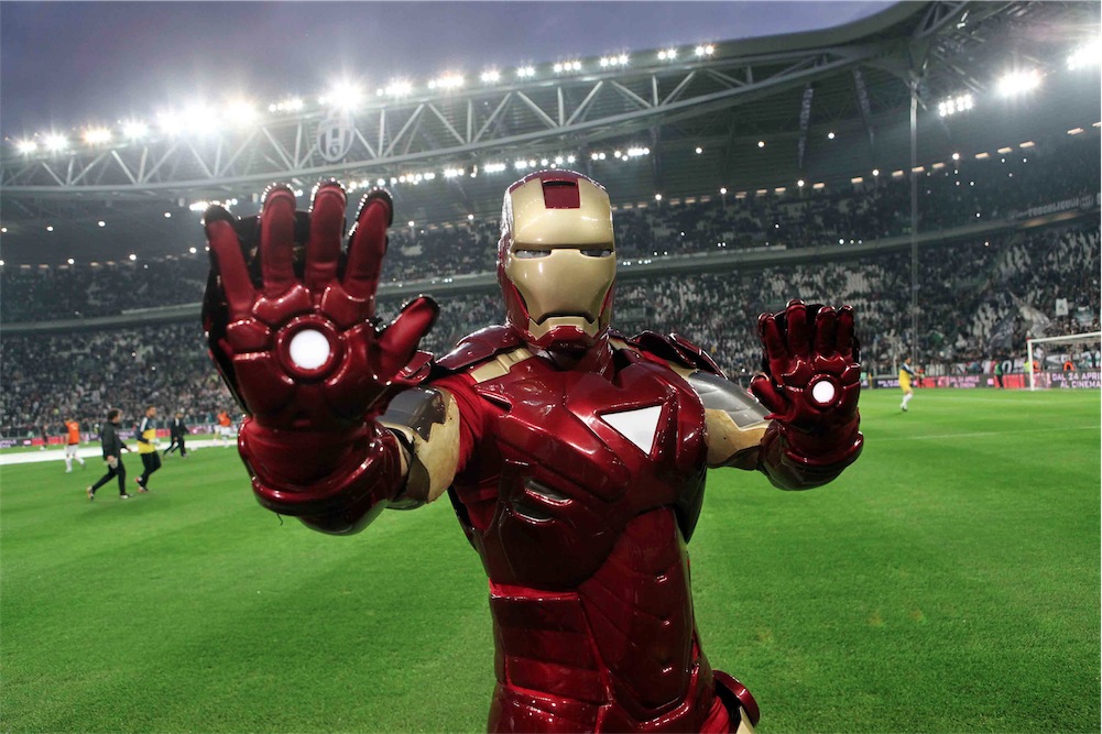 Iron Man allo stadio di Torino per la partita Juve - Milan
