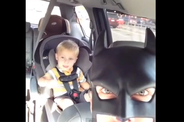 BatDad, con il genitore mascherato l'America ha un nuovo eroe