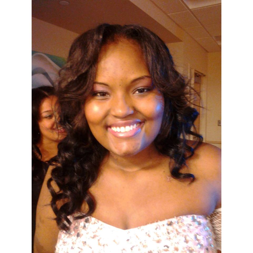 Lynzee combatte contro il cancro, il liceo le regala una cerimonia di ...