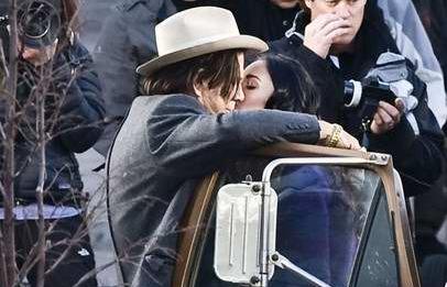 Megan Fox bacia Mickey Rourke: passione sul set