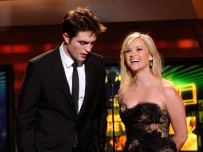 Pattinson disgustoso a letto: Reese Witherspoon critica di nuovo Robert