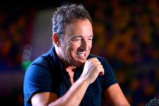 Bruce Springsteen ancora in forma, a 63 anni sfoggia il fisico in ...