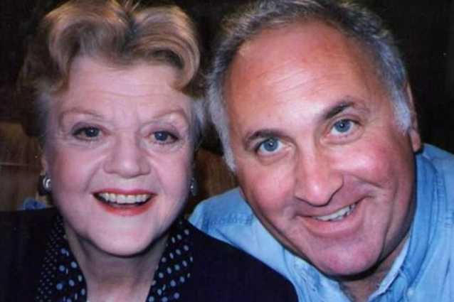 Lester, il primo uomo ad aver realizzato un selfie con i vip (FOTO)