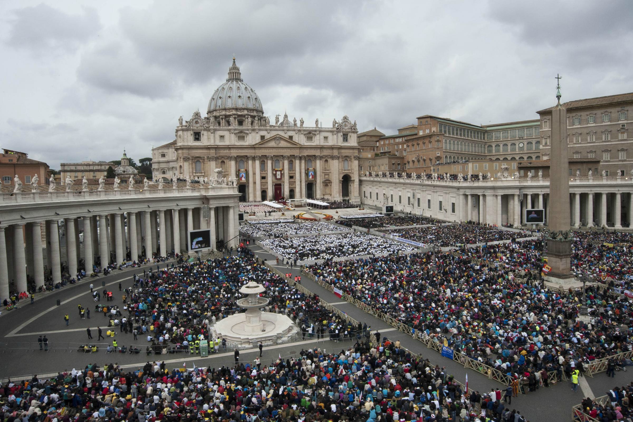 Apre il Vatican Mall, centro commerciale che affaccia su San Pietro. il ...