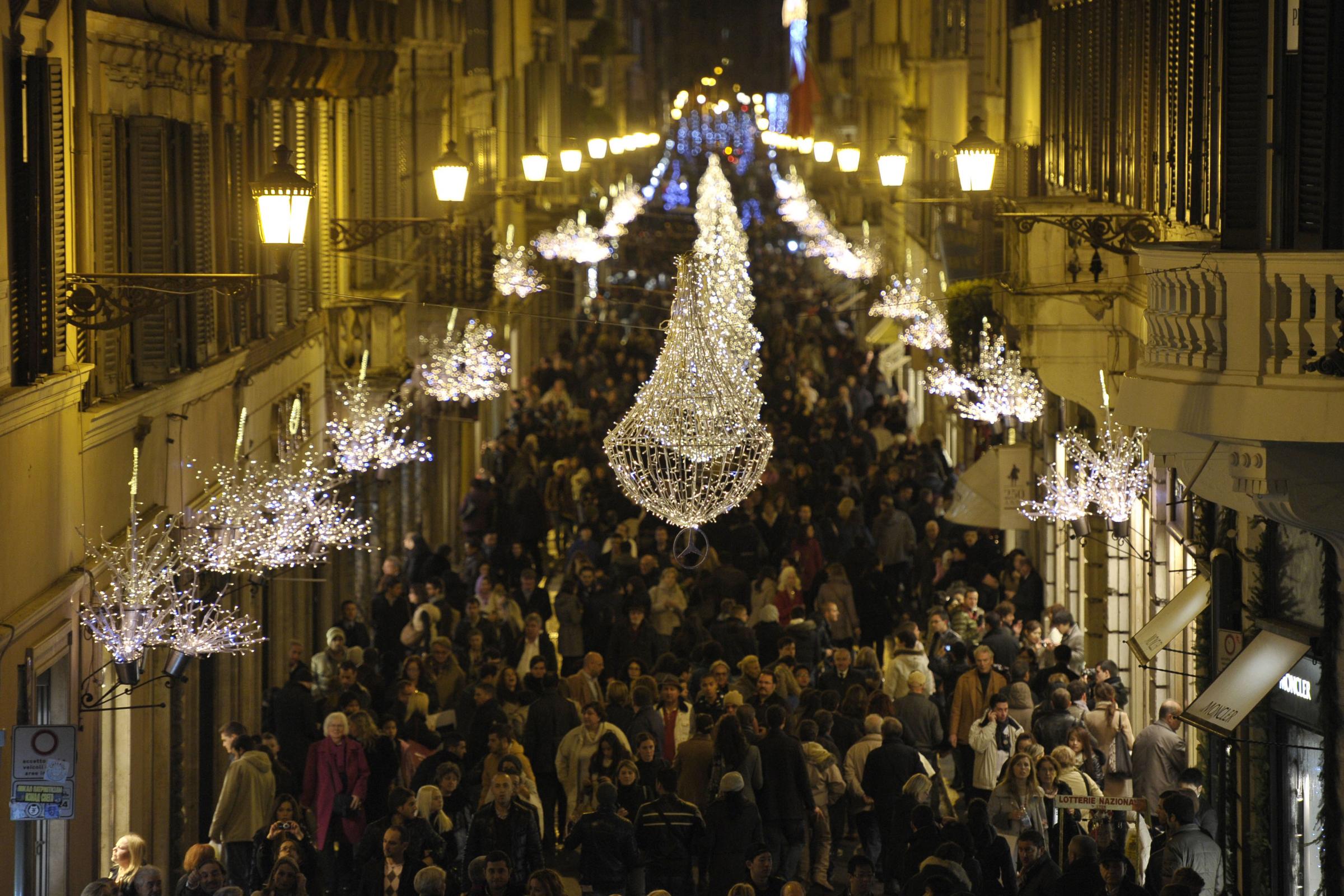 Luminarie di Natale e 2mila nuovi punti luce in periferia, l'annuncio ...