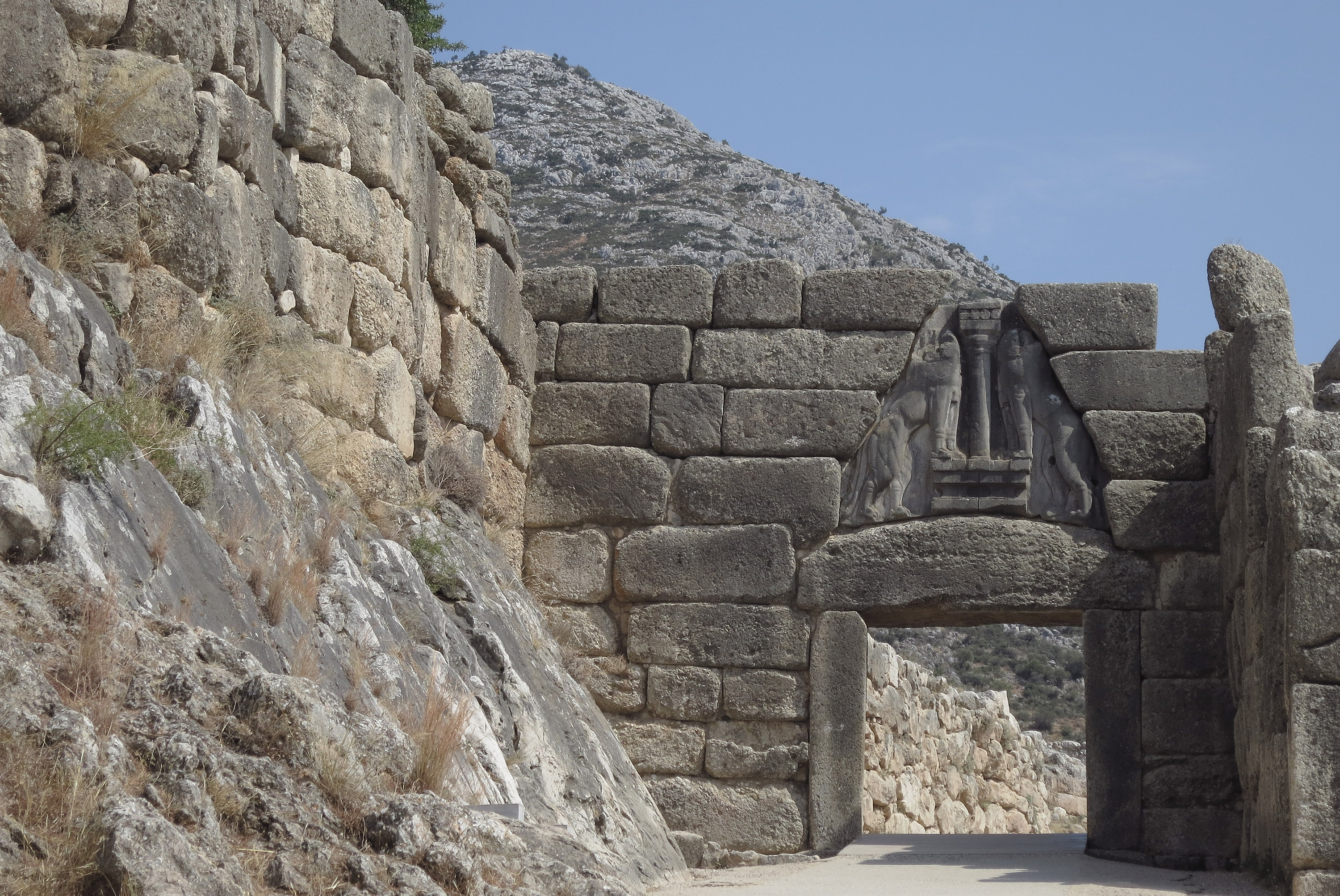 Grecia, scoperta una necropoli micenea