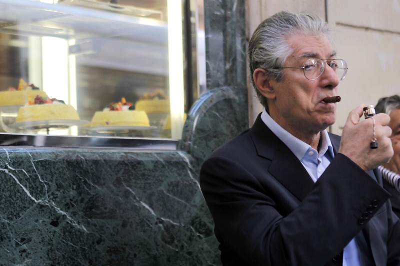 Umberto Bossi, la sua lunga carriera politica alla guida della Lega ...