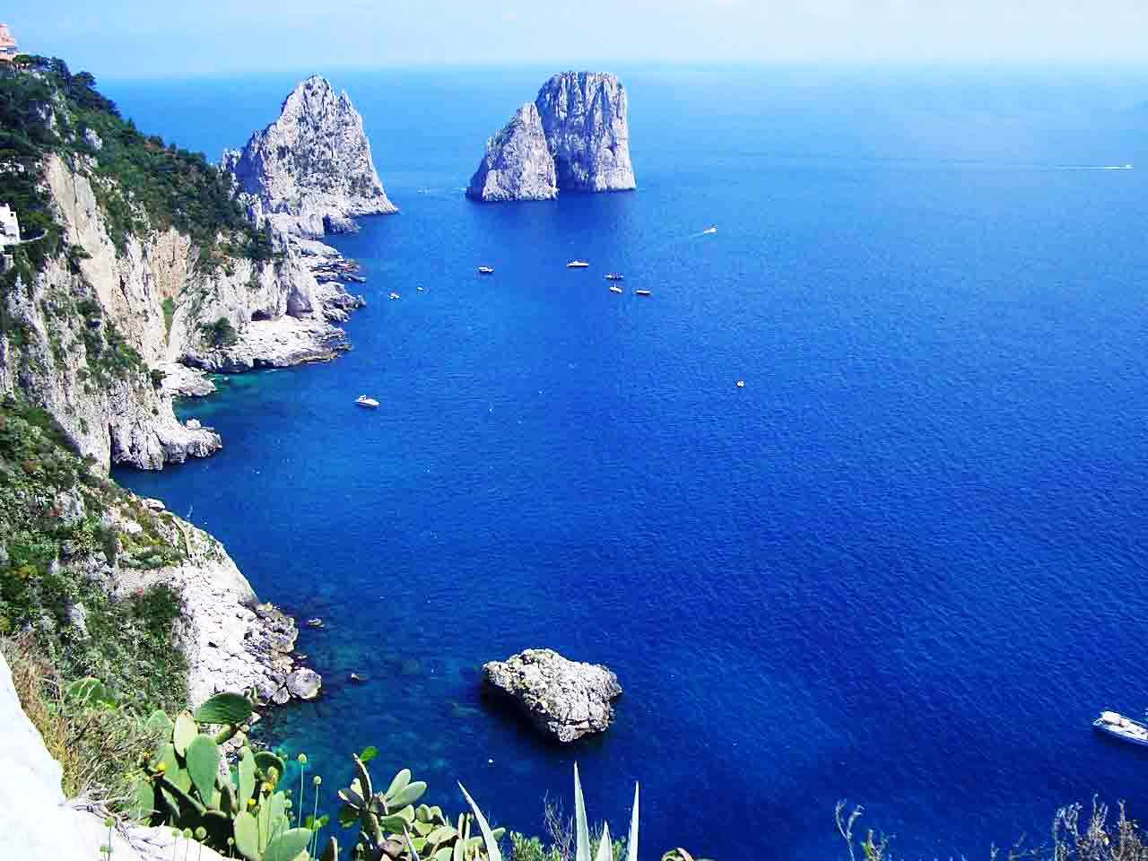 Come arrivare a Capri e come muoversi sull'isola