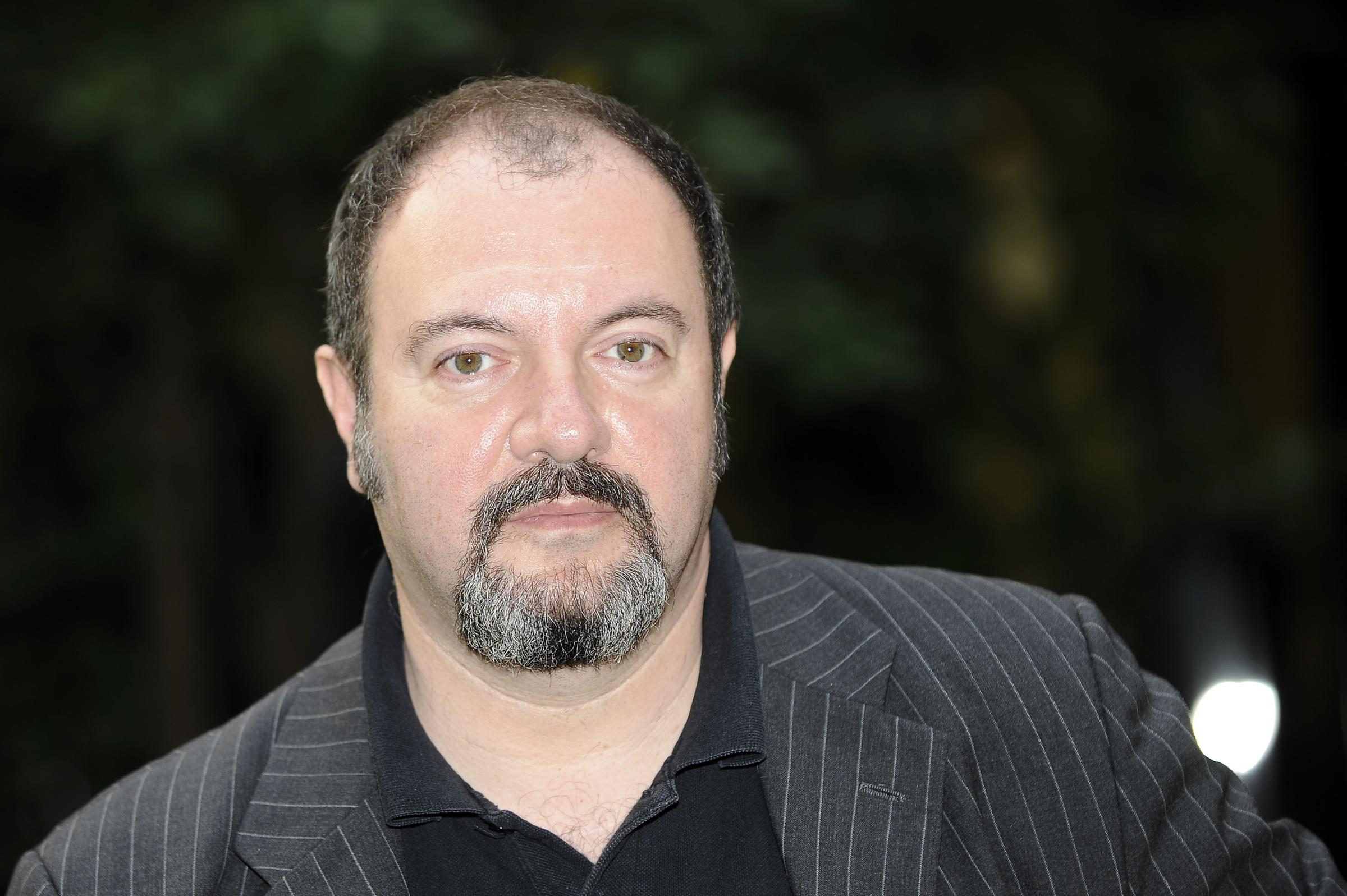 Blu Notte: Carlo Lucarelli porta i misteri del G8 di Genova in tv