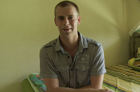 Alexander Stepanov ha venduto la sua verginità a soli 2.300 euro (VIDEO)