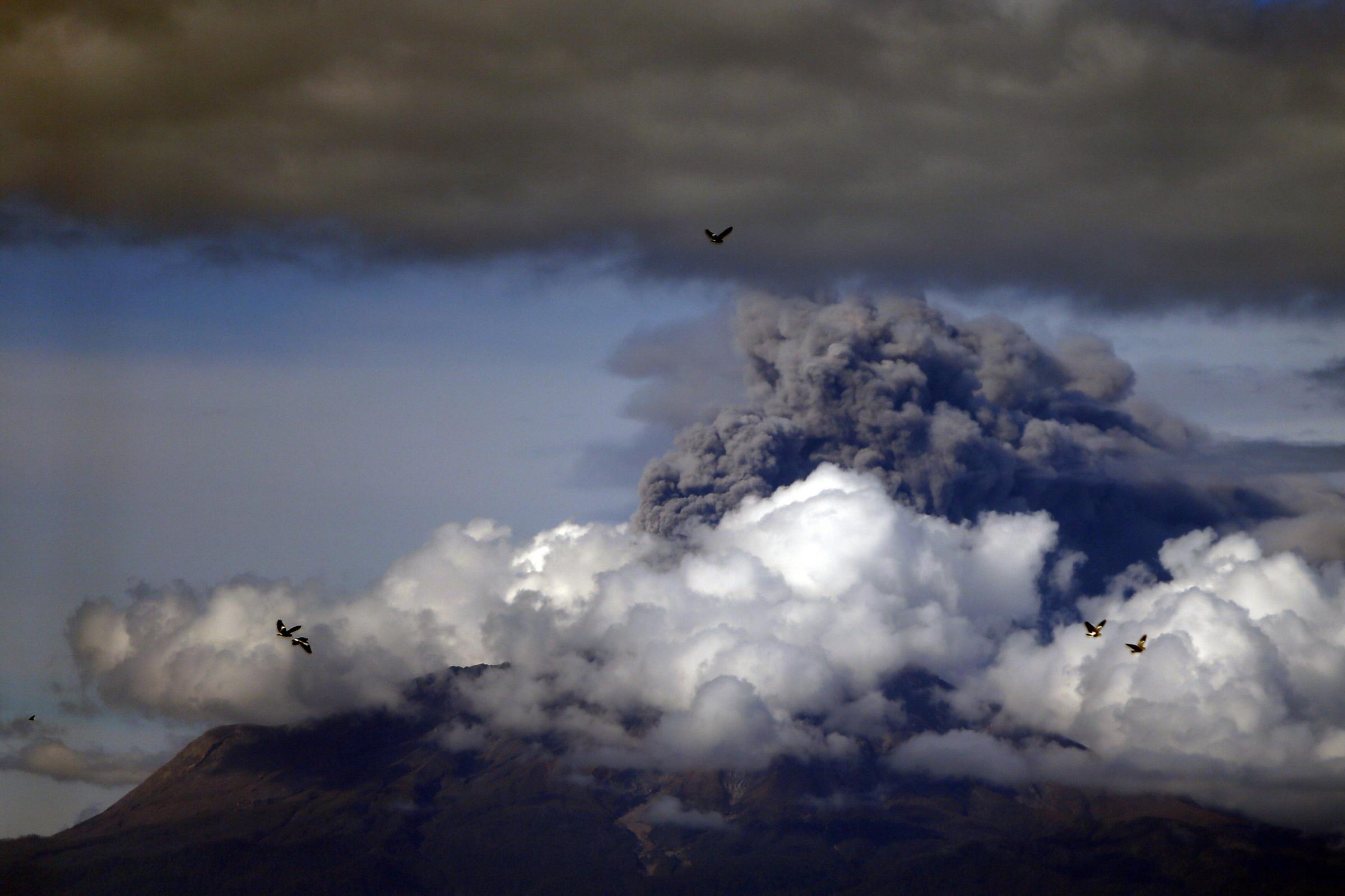 Cile, nuova eruzione del vulcano Calbuco: è la terza in pochi giorni