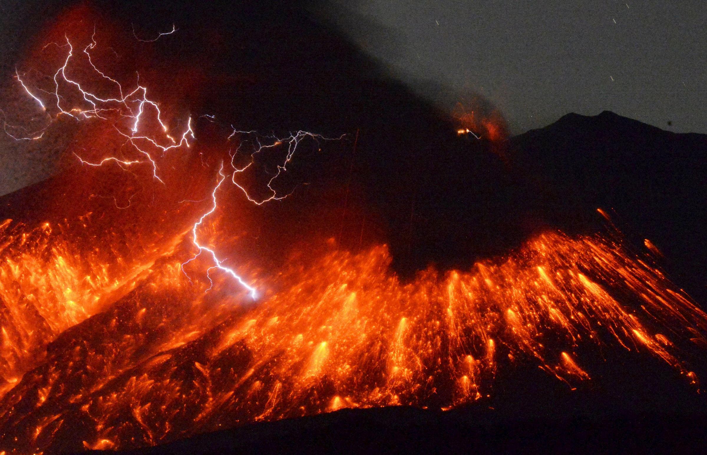 Erutta vulcano Sakurajima, la Napoli del Giappone: centrale nucleare a ...