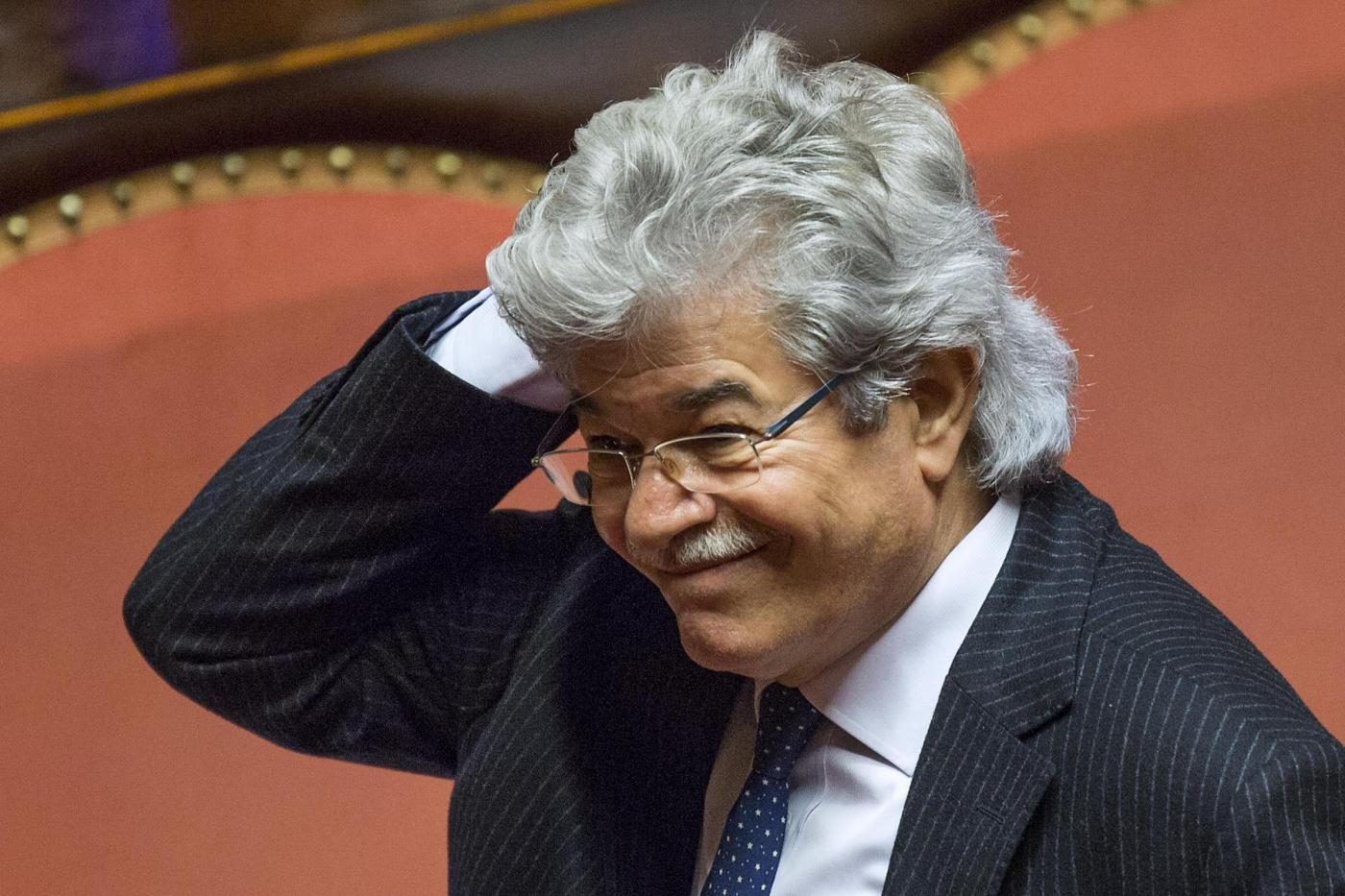 Antonio Razzi bloccato in Corea del nord, voli da Pyongyang sospesi