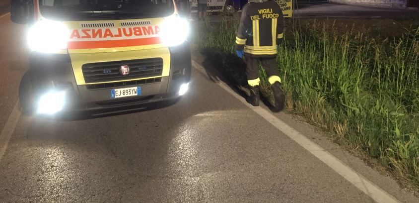 Si ribalta con l'auto nel fossato ma nessuno se ne accorge, rimane per 6 ore bloccato nell'abitacolo