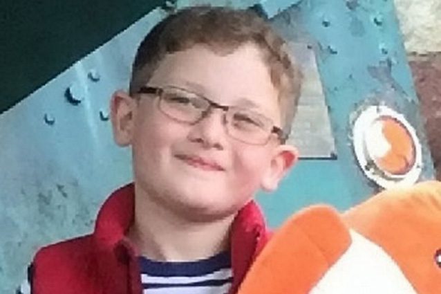 Soffocato con una cuscino dalla mamma, Archie ucciso a 7 anni: Meglio ...