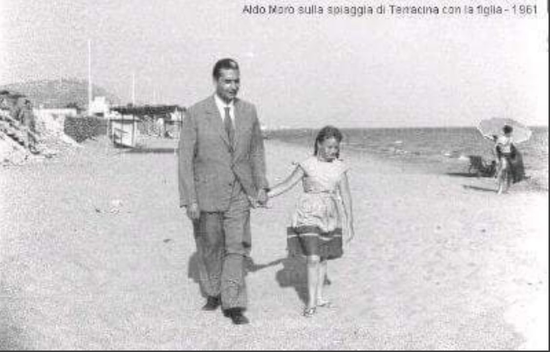 Aldo Moro Spiaggia - Il Grande Fratello Batte Aldo Moro Il Professore ...