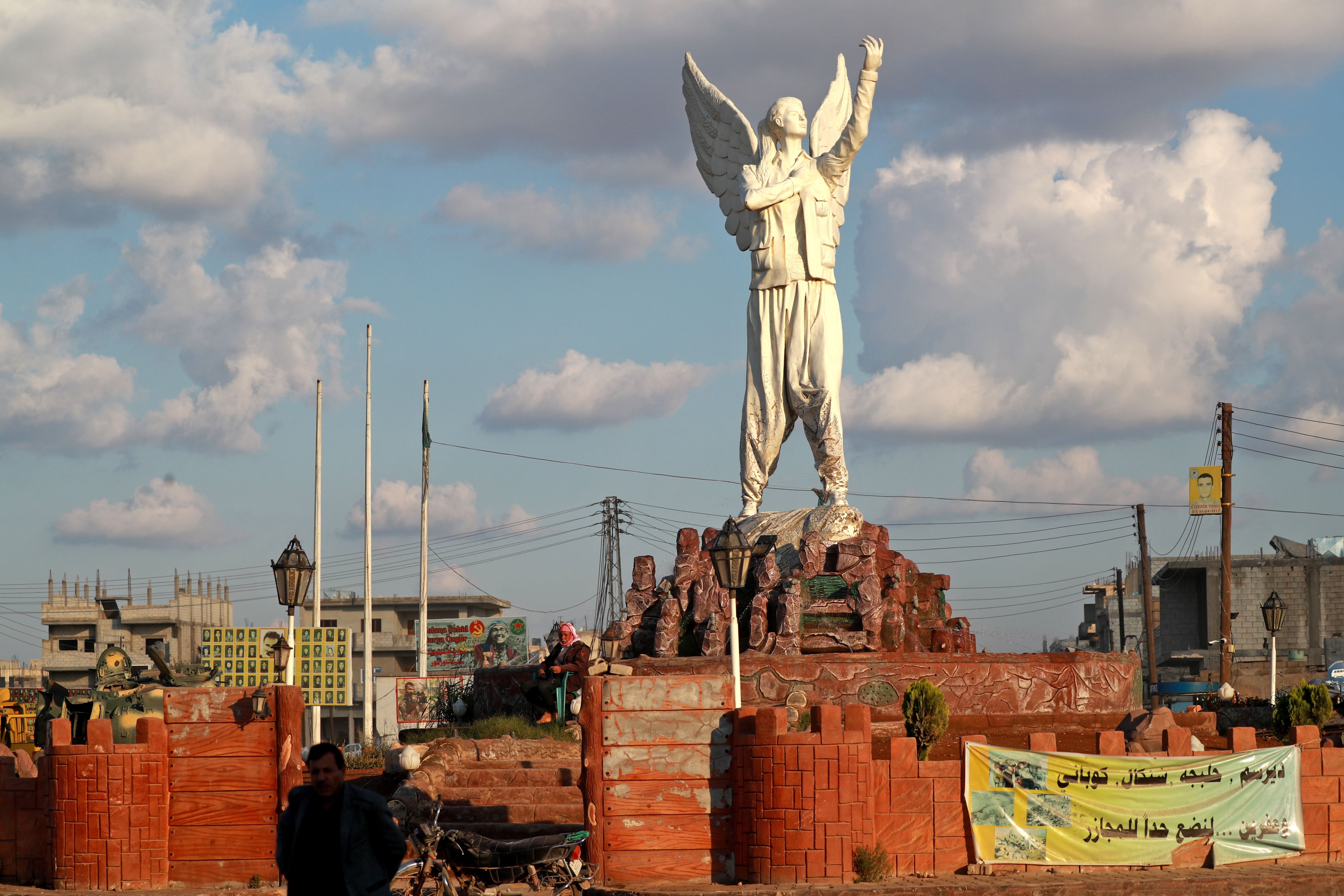 Kobane, la città che ha sconfitto Isis balla aspettando le bombe della ...