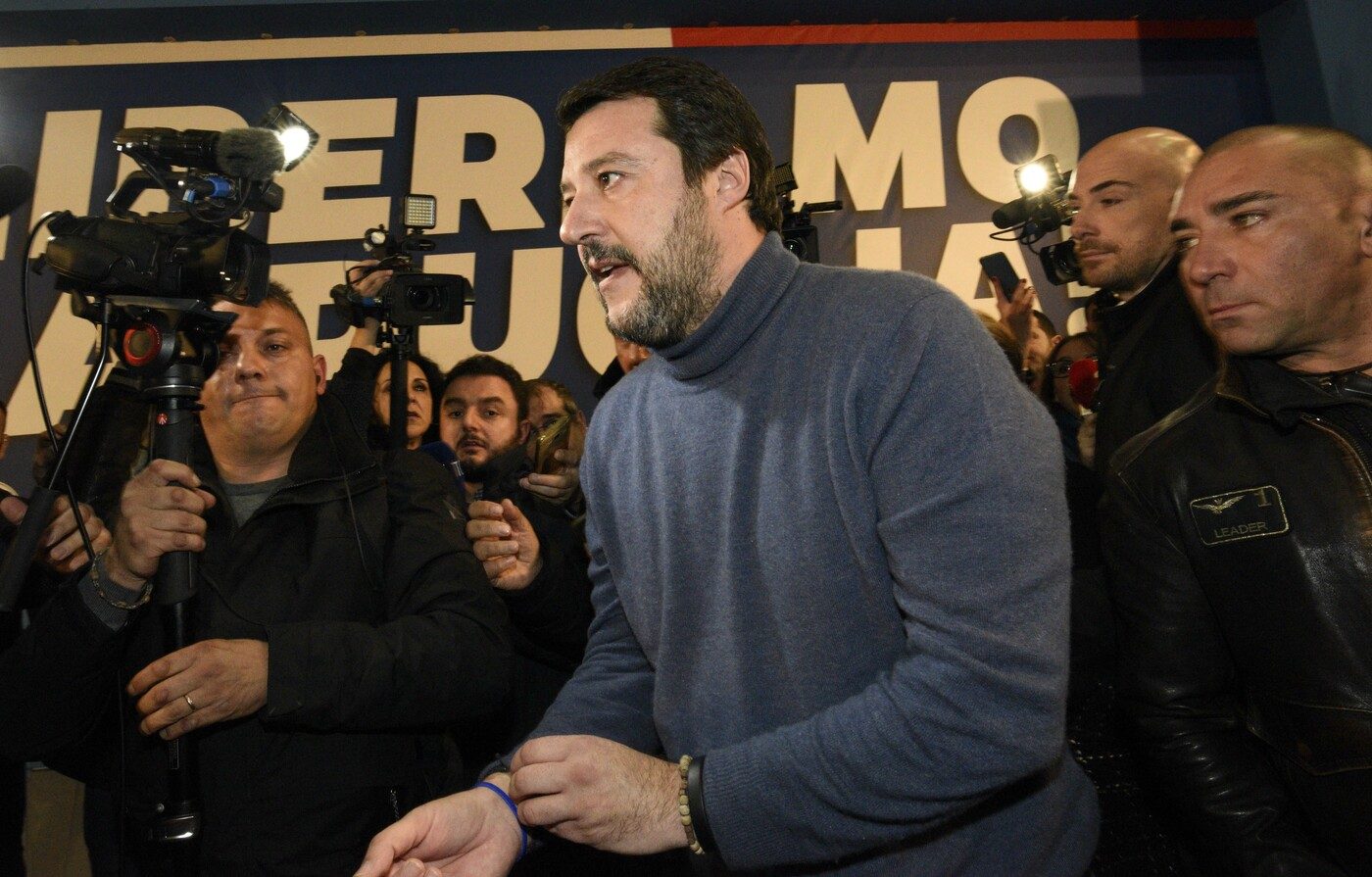 Senti che puzza, arrivano i napoletani: Salvini e la condanna per ...