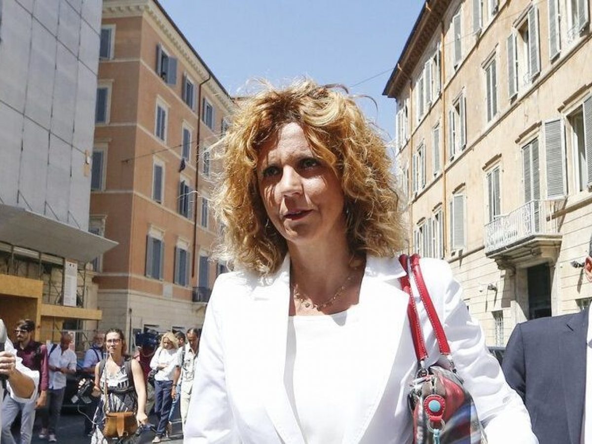 Lezzi (M5s) chiede nuovo voto su Rousseau: Non c'è super-ministero ...