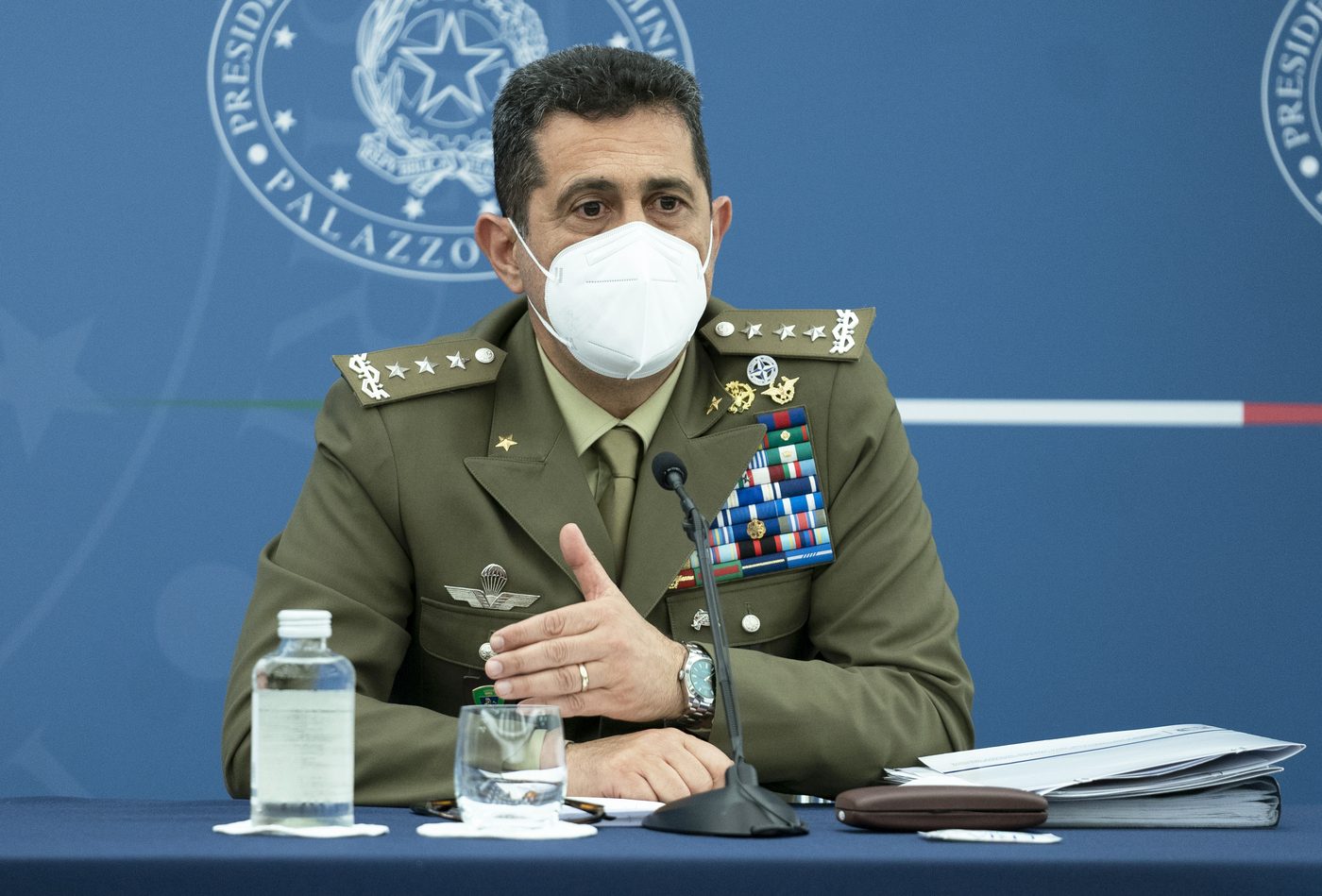 Il generale Figliuolo vuole convincere 215 mila insegnanti a vaccinarsi ...