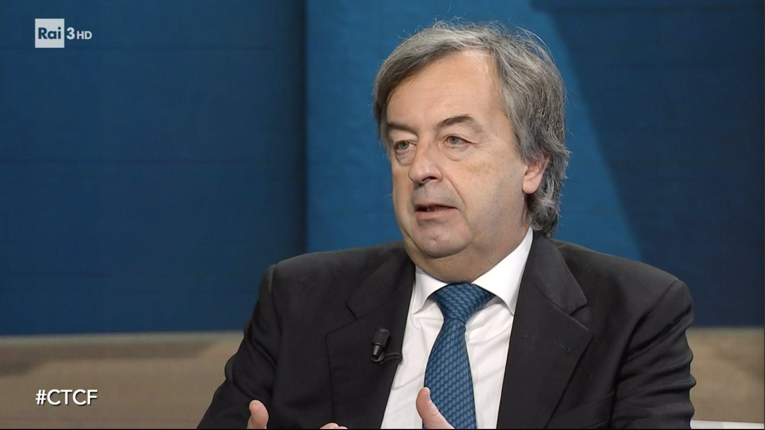 Burioni spiega quali sono rischi e benefici del vaccino Covid per i ...