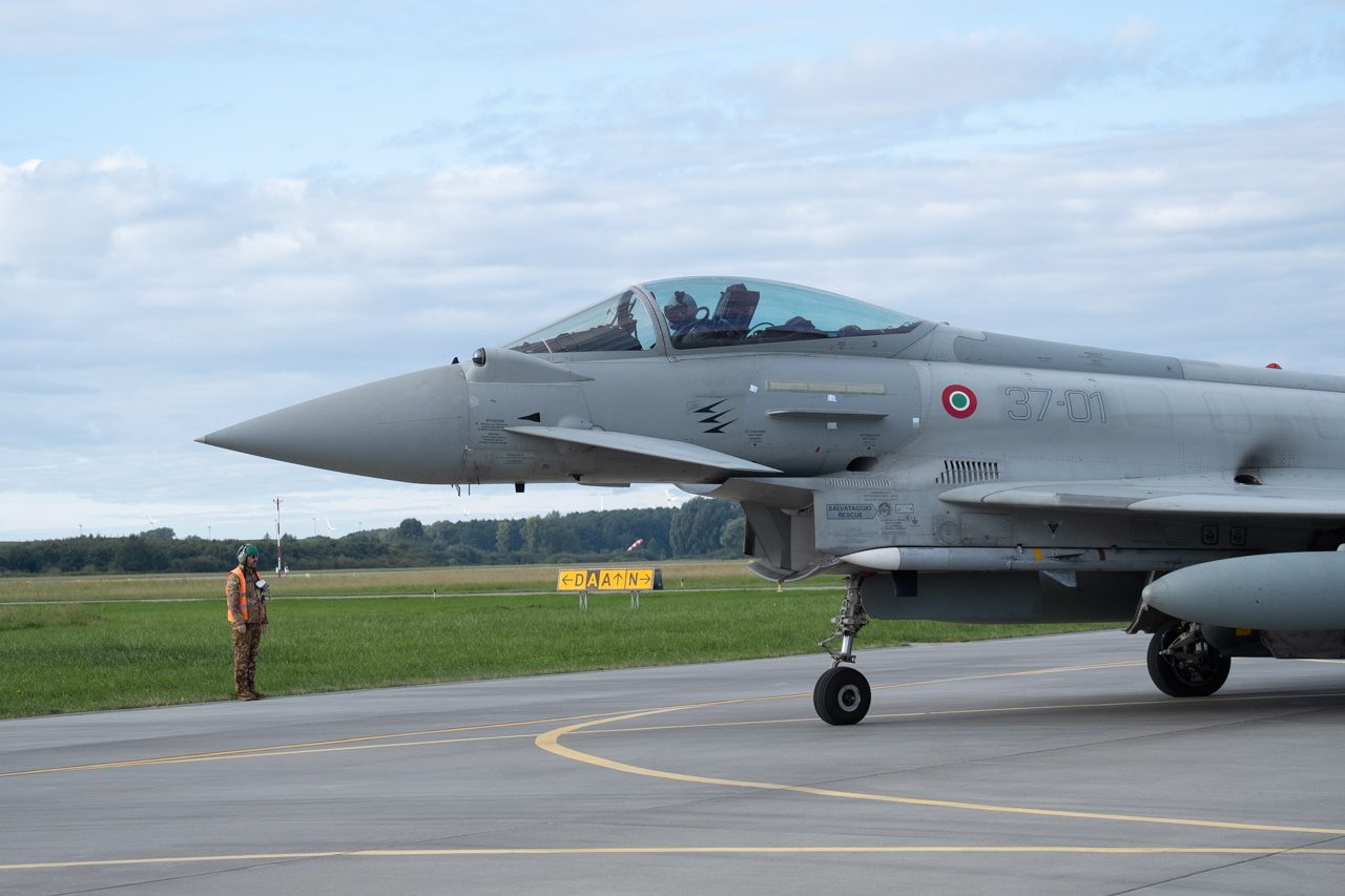 Jet russi vicino al confine, scatta lo scramble: Eurofighter italiani ... Jet russi vicino al confine, scatta lo scramble: Eurofighter italiani ...
