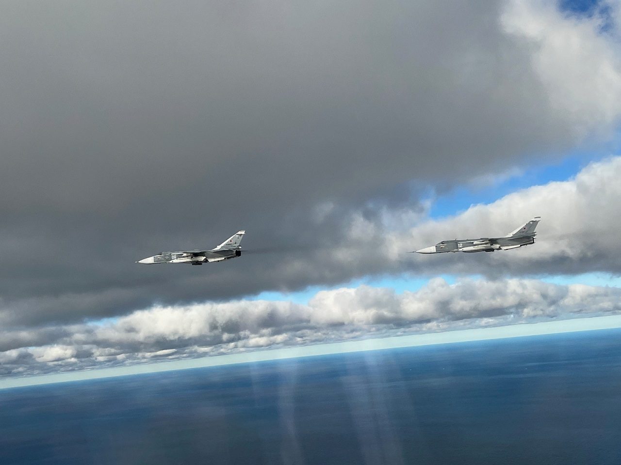 Caccia russi vicino a confini Nato, scatta lo scramble: decollano jet ... Caccia russi vicino a confini Nato, scatta lo scramble: decollano jet ...