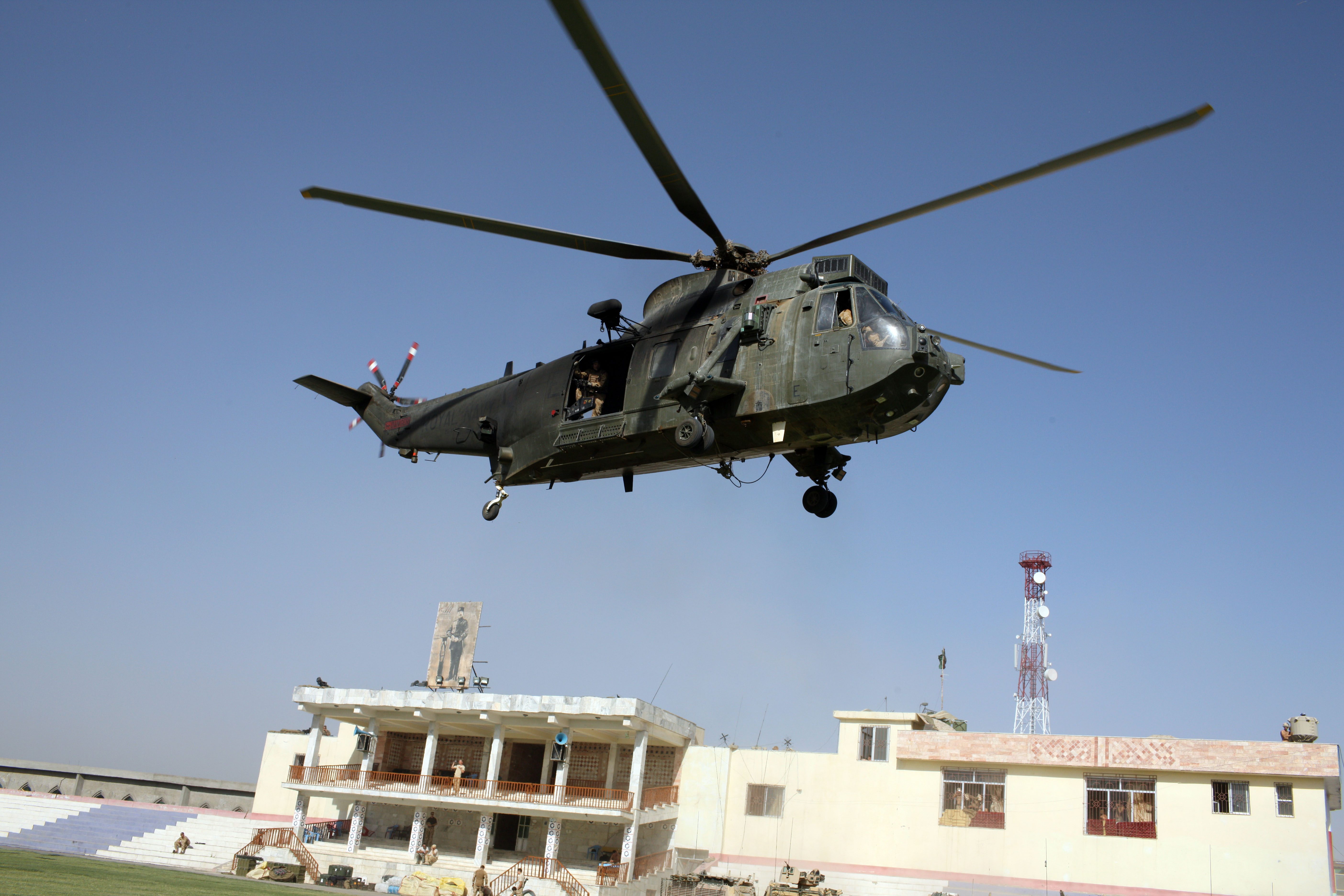Cosa sono e a cosa servono gli elicotteri da guerra Sea King che il ...