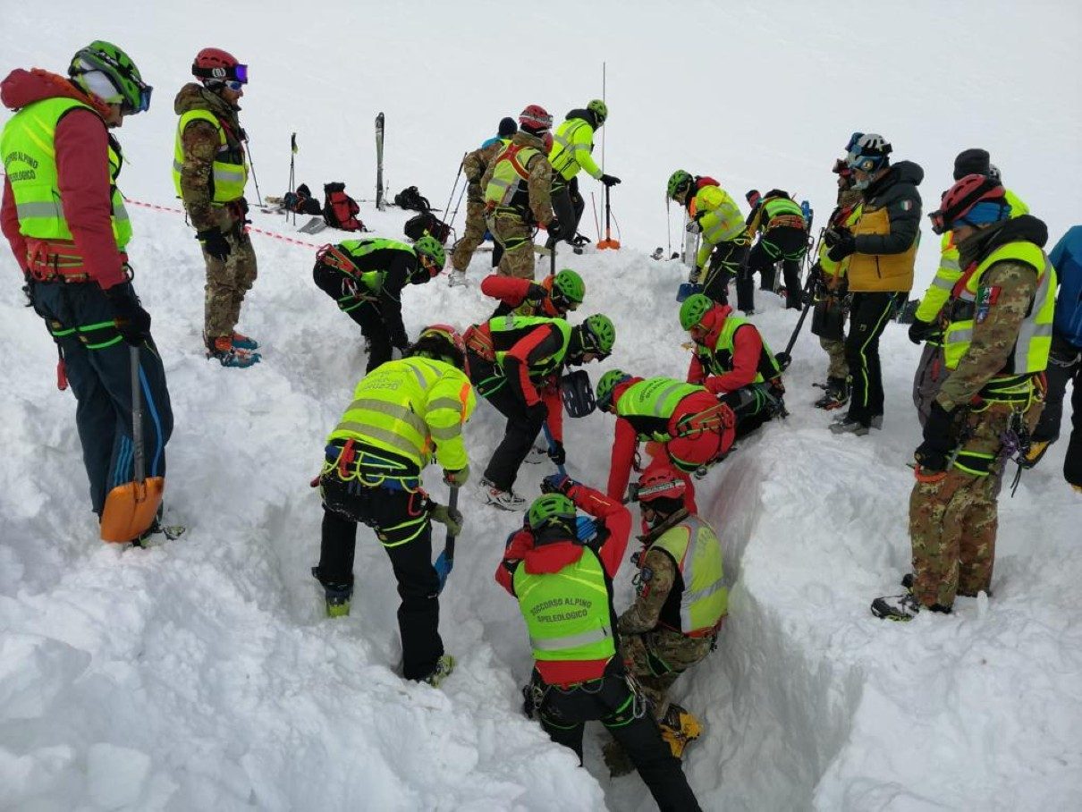 Val Gardena, carabiniere travolto da una valanga durante un ...