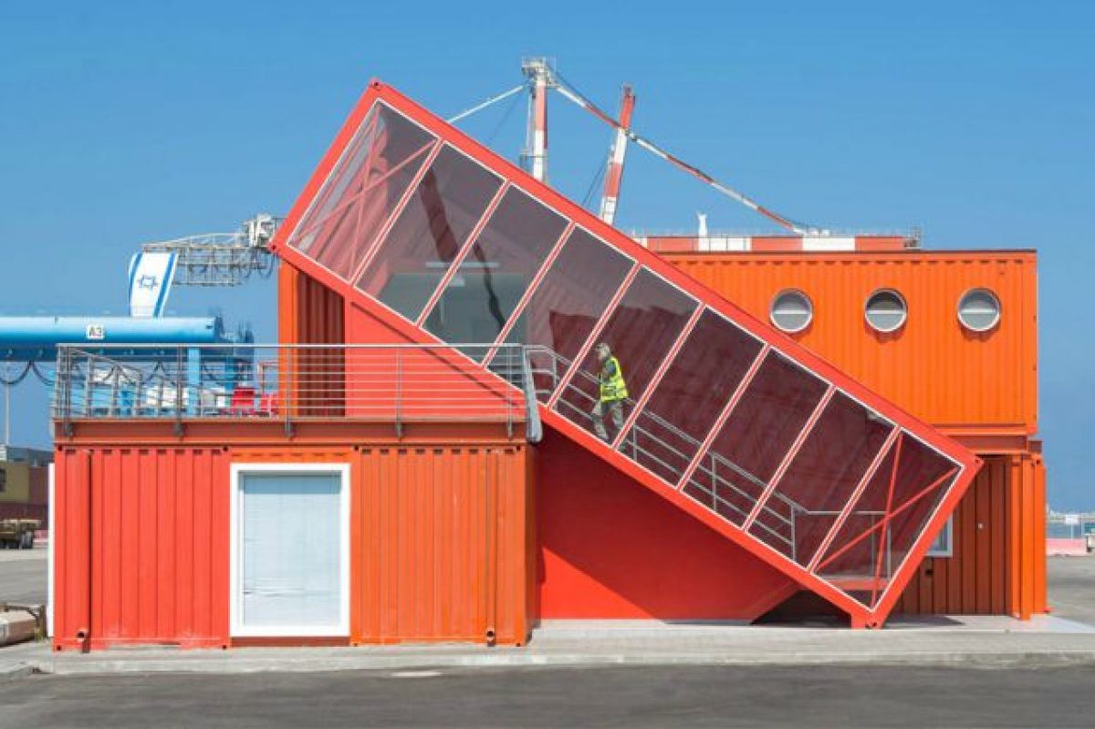 Israele: come trasformare 7 vecchi container in un ufficio moderno
