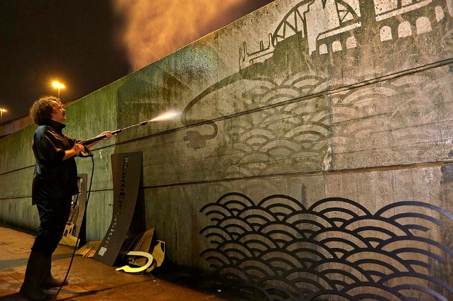 Reverse Graffiti: una nuova street art arriva in città