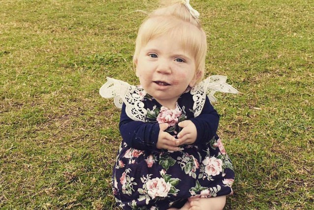 A causa della rara forma di nanismo rischia la vita: Helena è una ...