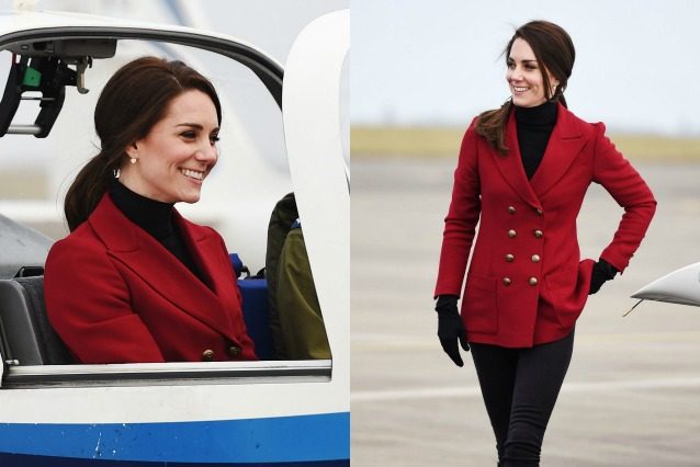 Cappotto rosso e stivali bassi: Kate Middleton in versione aviatrice