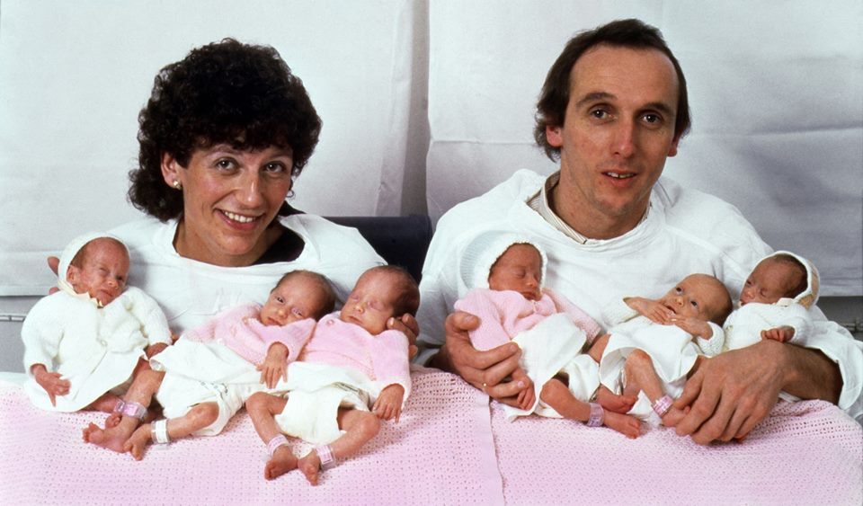 Janet e Graham, la prima coppia che ha messo al mondo 6 gemelli