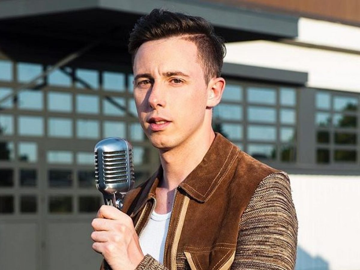 Sanremo 2019: Shade, il rapper che non sfoggia tatuaggi e che vestirà ...