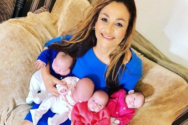 A 51 anni partorisce 4 gemelli: Tracey è la mamma più vecchia della ...