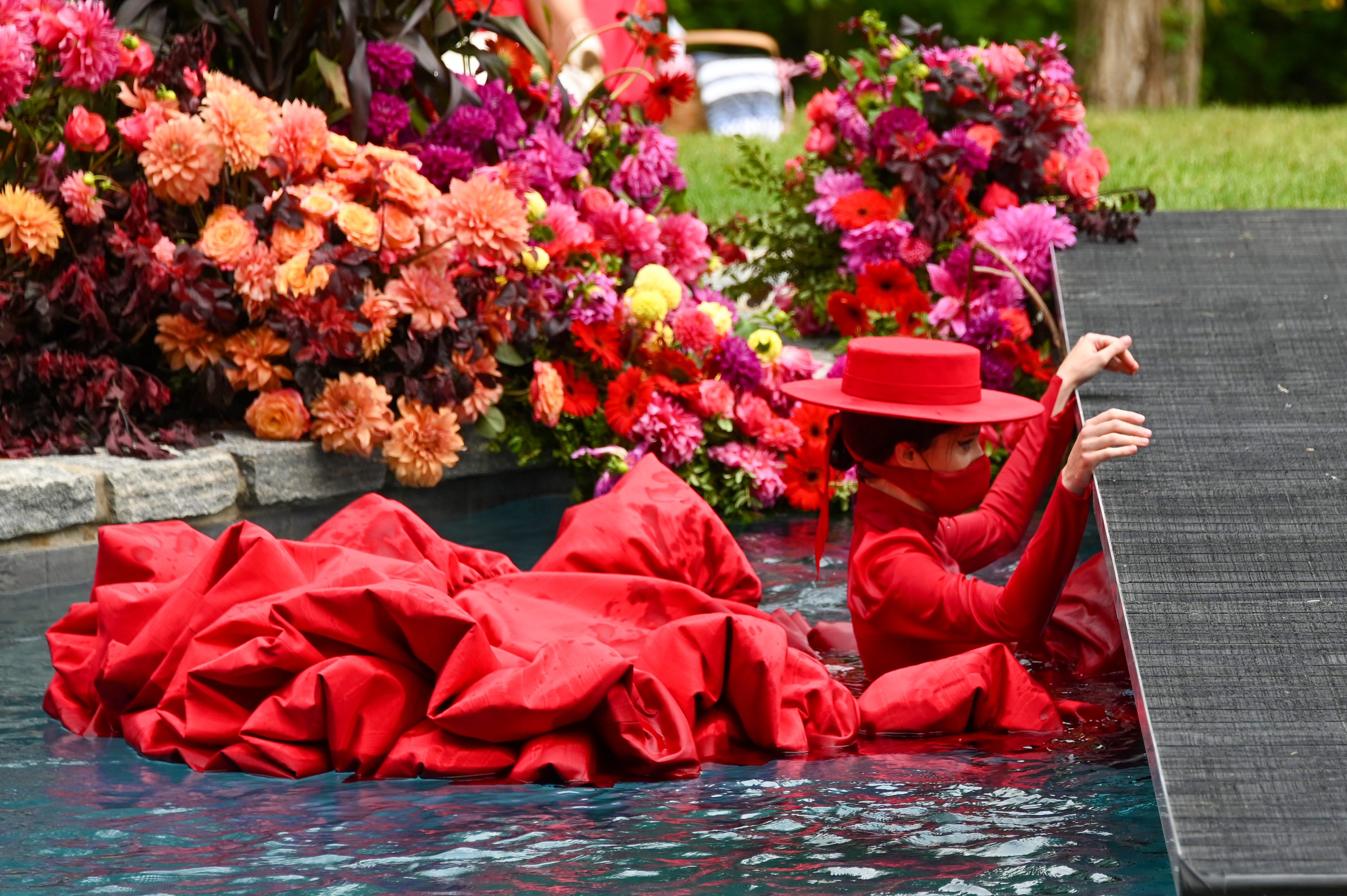 Coco Rocha in passerella al settimo mese di gravidanza: chiude la ...