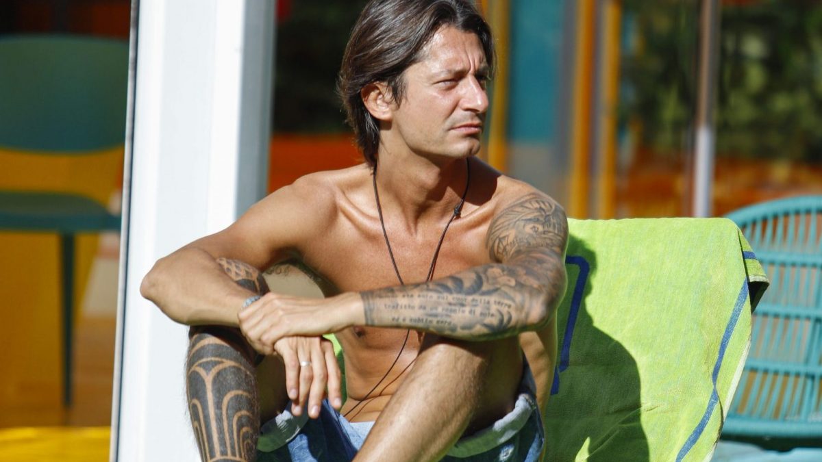 Francesco Oppini, il significato dei tatuaggi del figlio di Alba Parietti