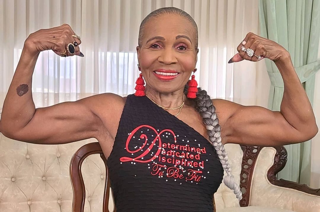 Una bodybuilder da record: la nonna con gli addominali ha 84 anni e si ...