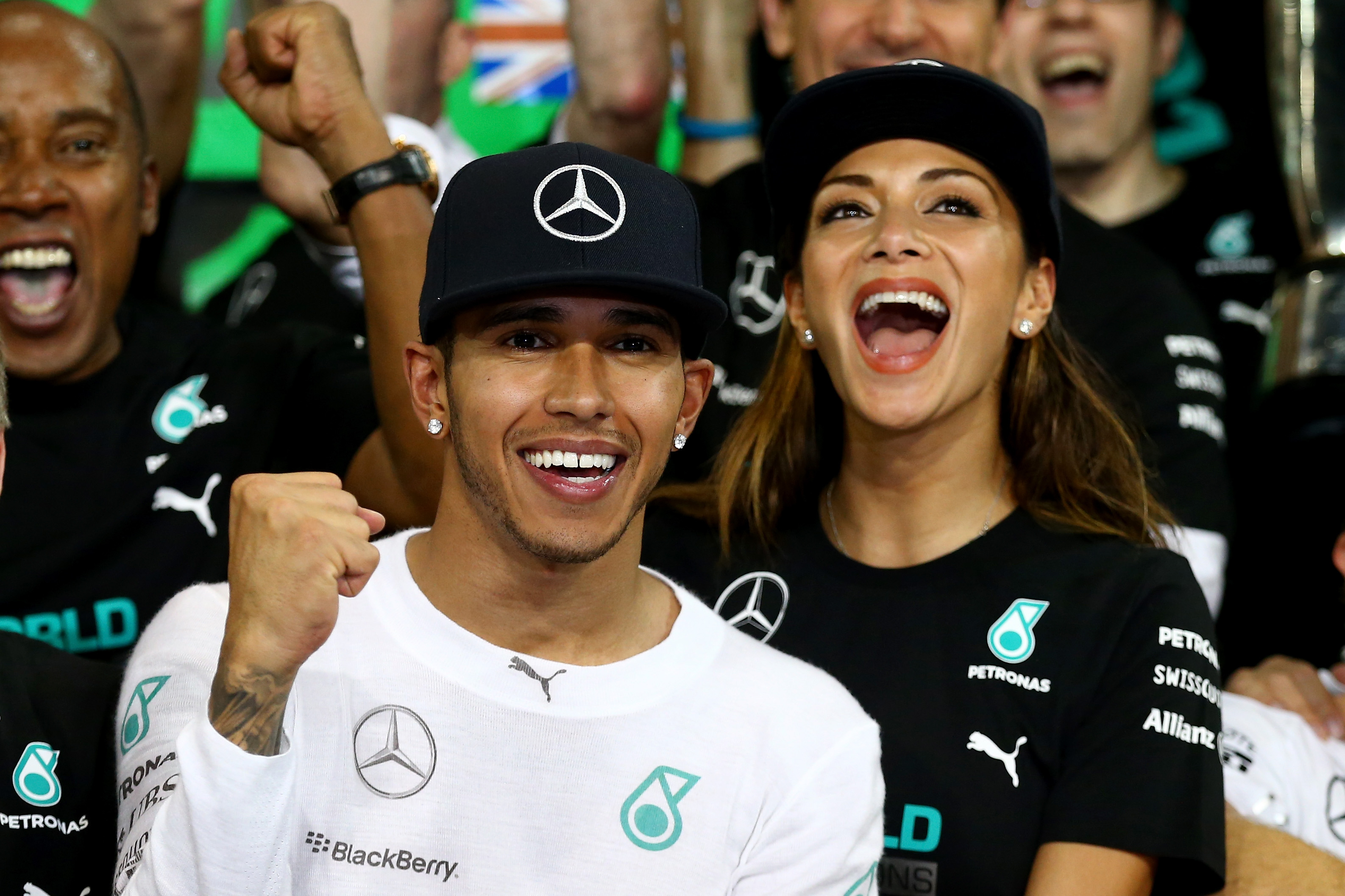 Epic fail per Lewis Hamilton, non riconosce una canzone della fidanzata ...
