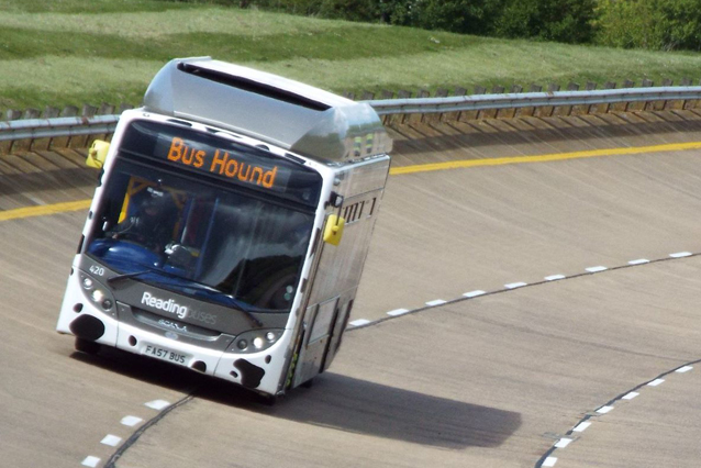 Bus Hound, l'autobus a letame di mucca fissa il nuovo record di velocità