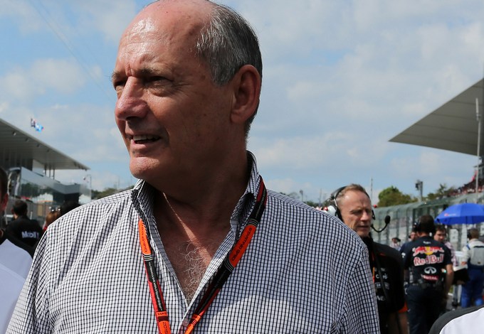Ron Dennis contro Alonso: Atteggiamento poco professionale