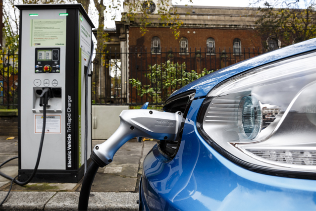 Auto elettriche, in Italia è rEvolution: in arrivo incentivi per la ...